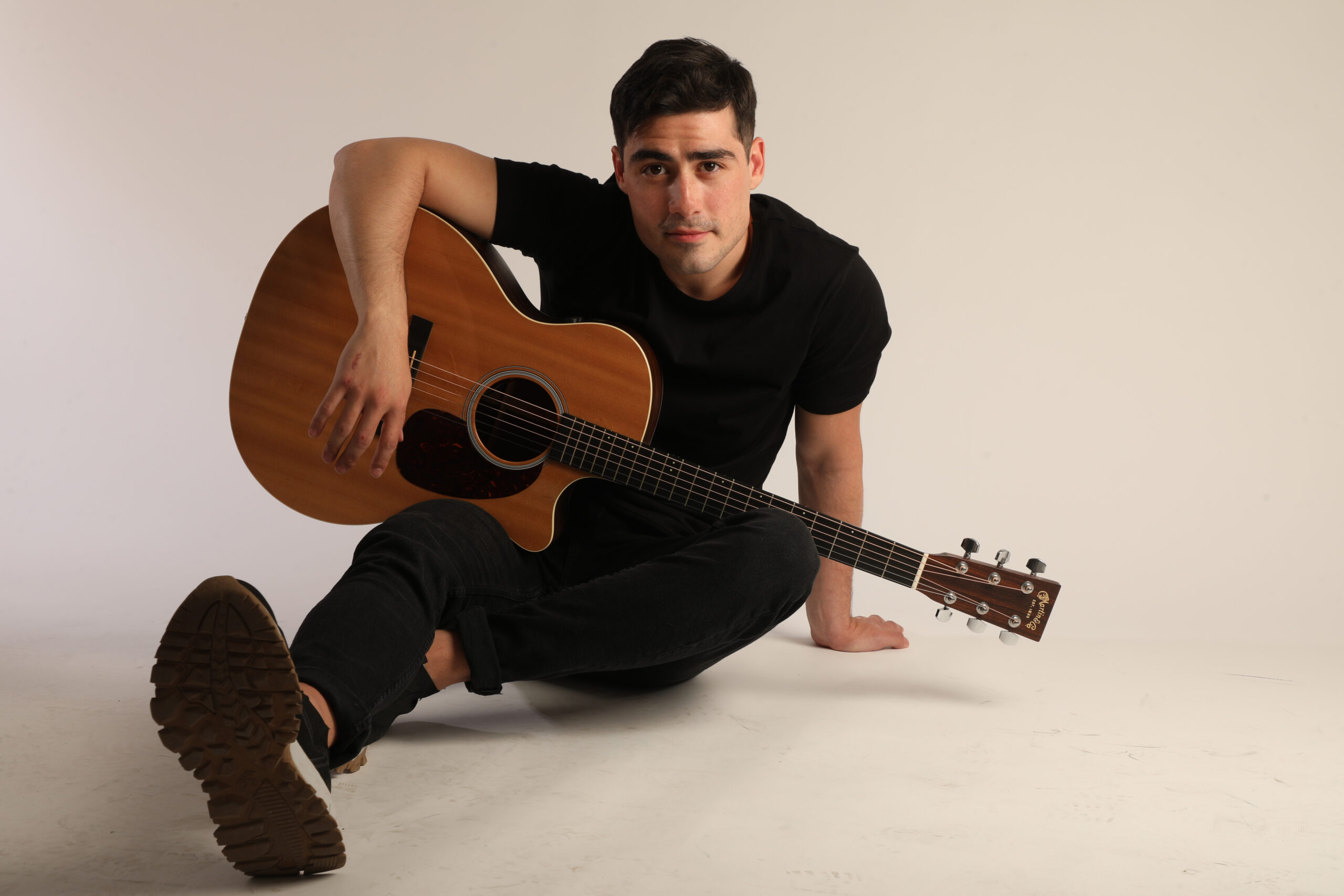 Samuel Adrián presenta «De Vuelta En Casa», el tema que da título a su ...