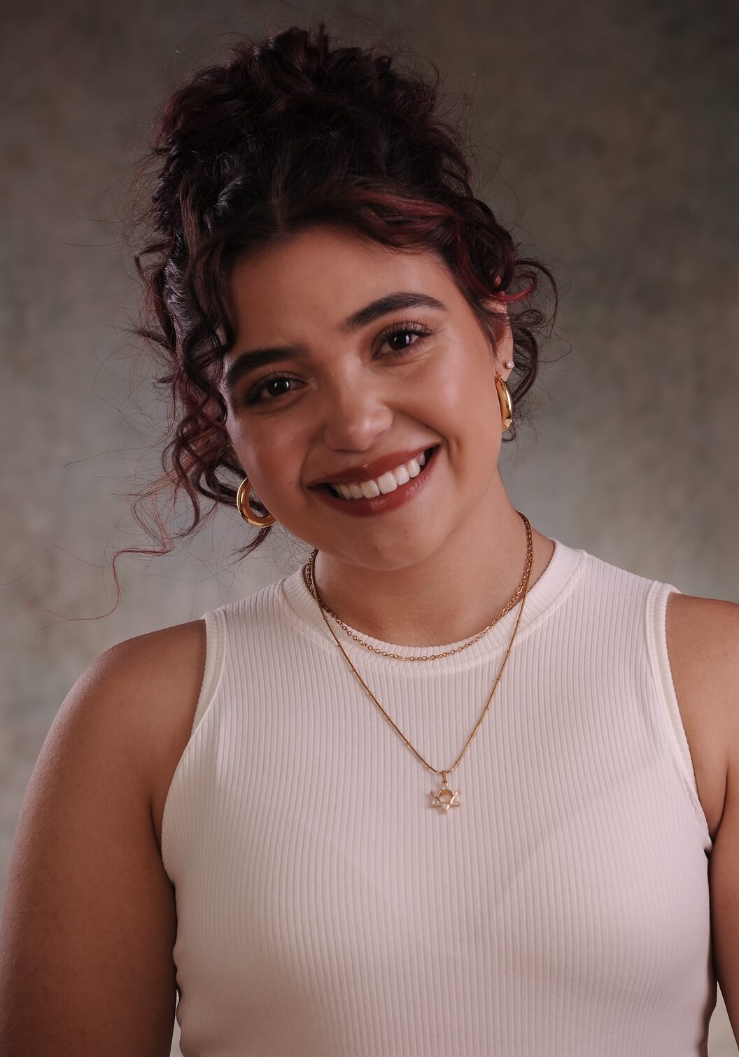 Tabitha E. Jones presenta “Hold On”, un mensaje de fortaleza y ...