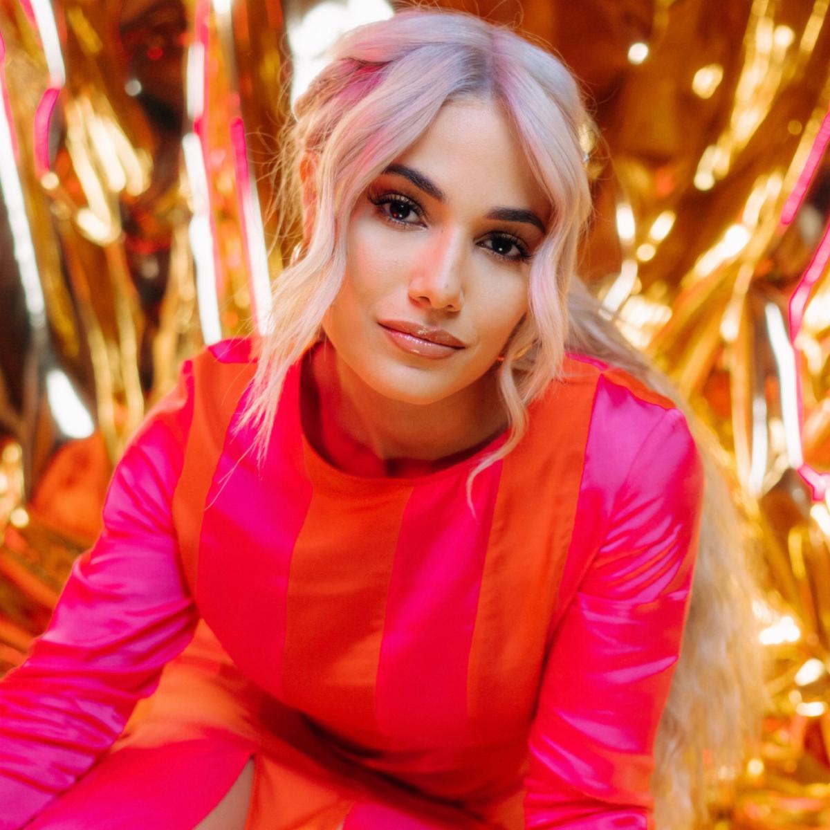 CRYS presenta «Isla del Encanto (Deluxe)», una carta de amor para ...